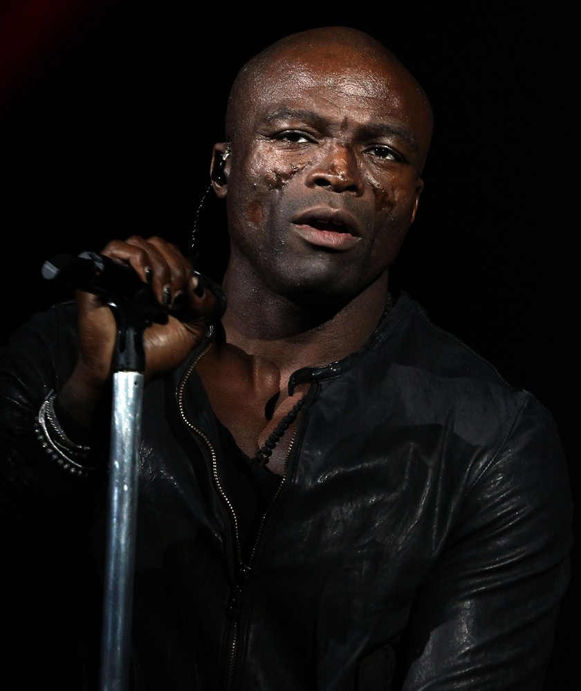 Seal Picture 61 - Seal Performing