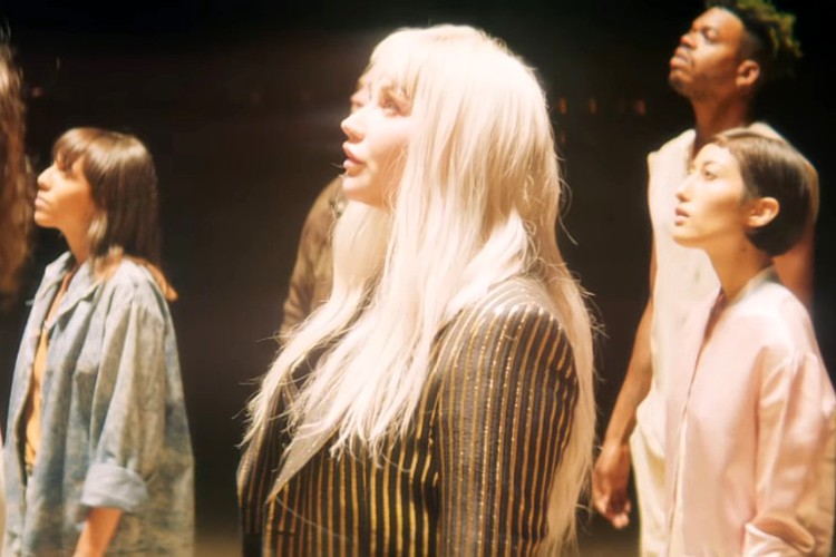 Kesha Premieres Extraterrestrial-Themed Music Video for 'Hymn'