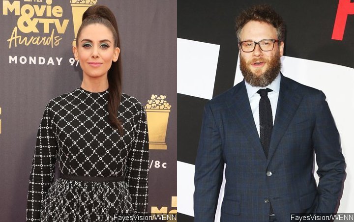 Alison Brie's Sister Accidentally Stole Seth Rogen's Phone at Golden Globes