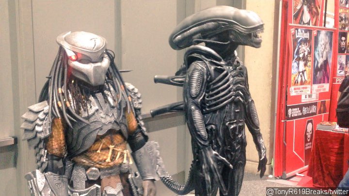 Fans Cosplay Prometheus From "Alien: Covenant"