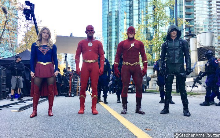 First Look at John Wesley Shipp's '90s The Flash Joining Arrowverse ...