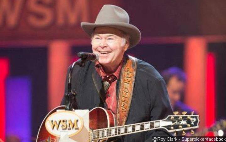 'Hee Haw' Co-Host Roy Clark Died of Pneumonia Complications