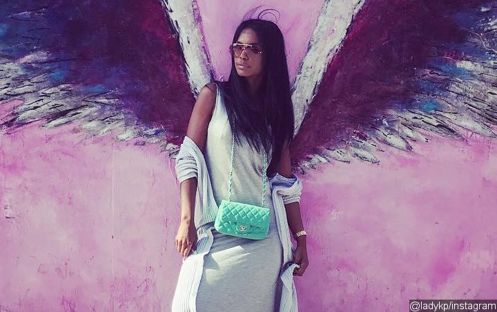 Kim Porter Laid to Rest in Gold Casket, Funeral Closed With Firework ...