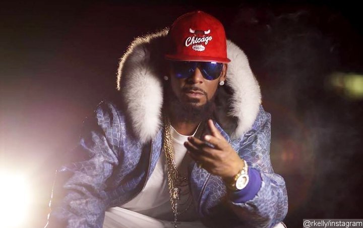 R. Kelly's Ex-Manager to Be Released on Bail After Surrendering to ...