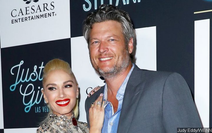 Video Blake Shelton Celebrates Birthday With A Kiss But Its Not From