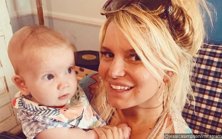 Jessica Simpson Has Funny Response To Troll Saying She Suffers Nip Slip