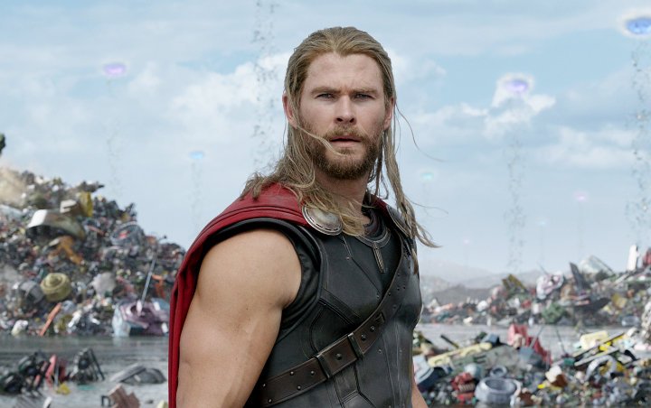 Chris Hemsworth Denies Rumors About His Retirement After 'Thor: Love ...