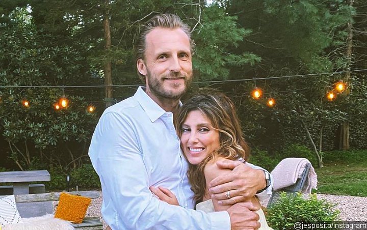 Jennifer Esposito Offers Look At Beach Wedding To Jesper Vesterstrom
