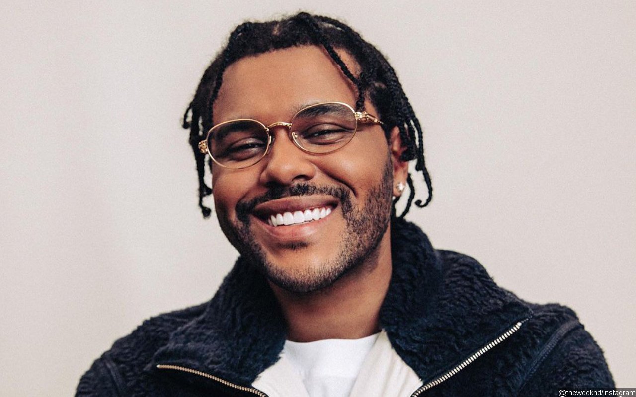 The Weeknd Gets Tongues Wagging With Bandaged Appearance at AMAs 2020