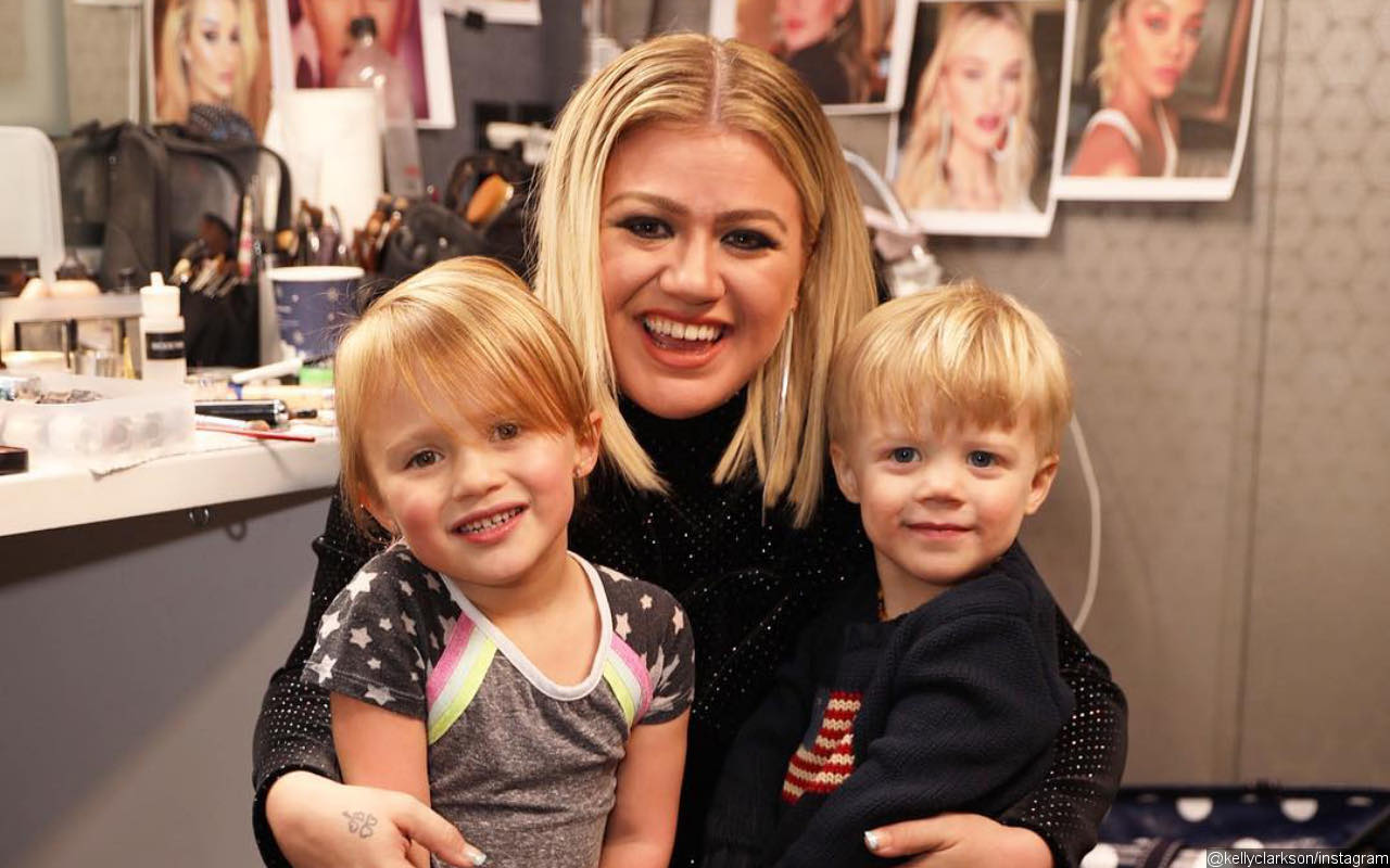 Kelly Clarkson Opens Up About Her Parenting Struggles Amid Divorce