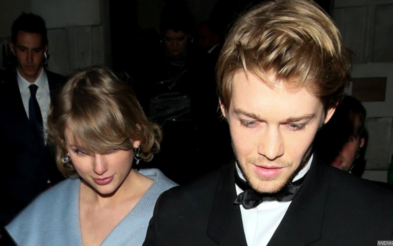 Taylor Swift and Joe Alwyn Spotted on Winter Stroll With His Mom in London