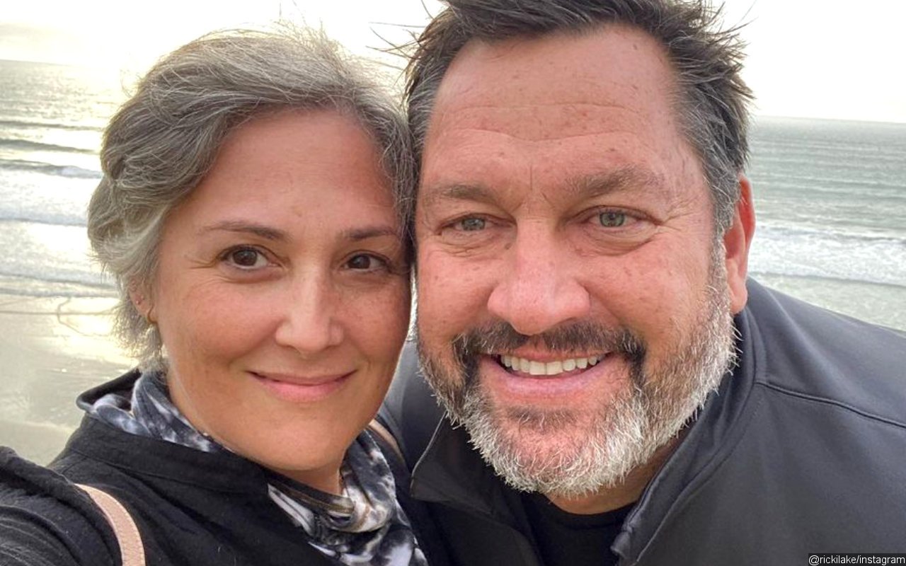 10 Celebrity Engagements in Early 2021