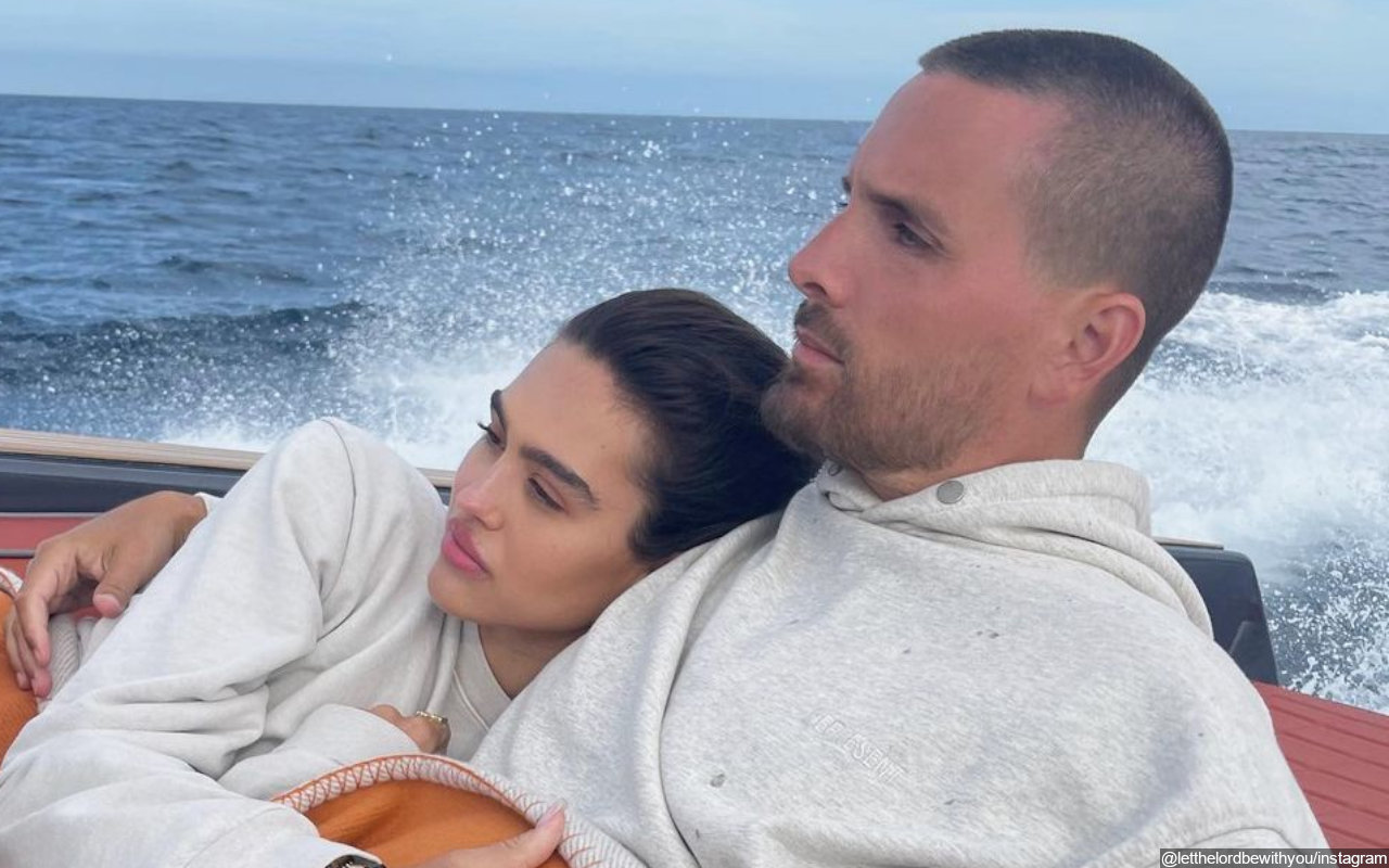 Scott Disick Cuddles Up to Amelia Hamlin During Boat Trip in Hamptons