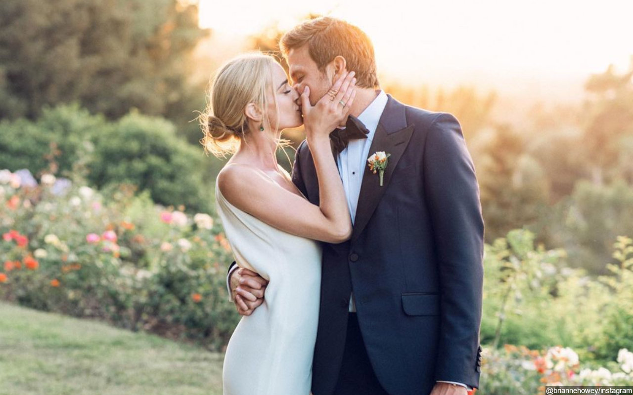 Brianne Howey and Matt Ziering