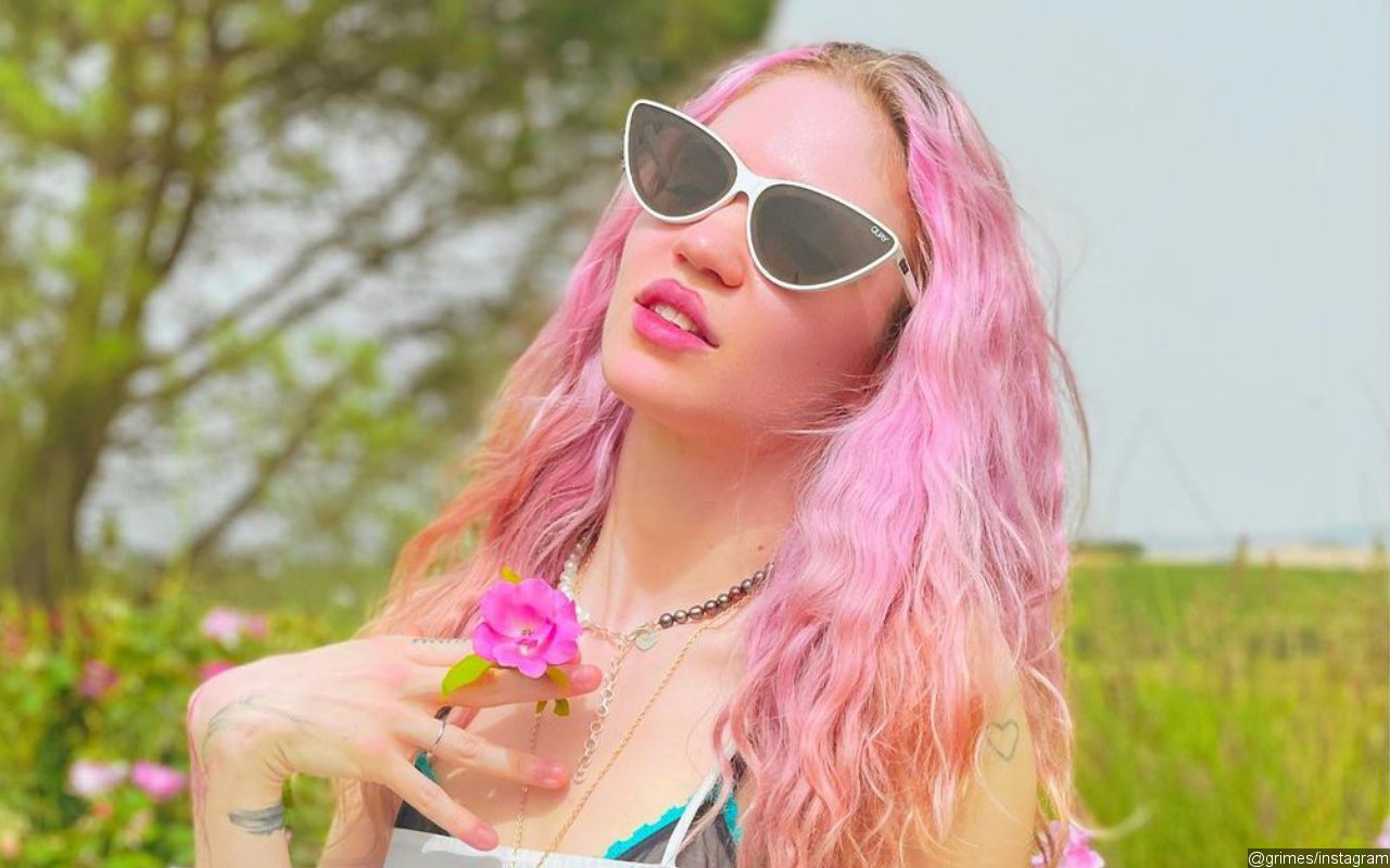 Grimes Suffers 'Really Bad' Mental Health Issues as People Bash Her Look