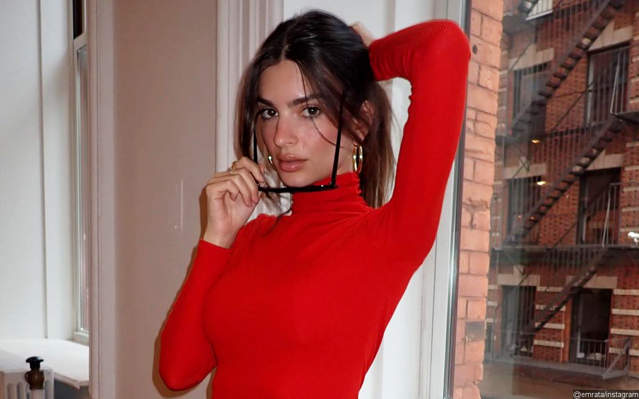 Emily Ratajkowski Anticipates 'Controversy' With New Abs-Baring Snaps