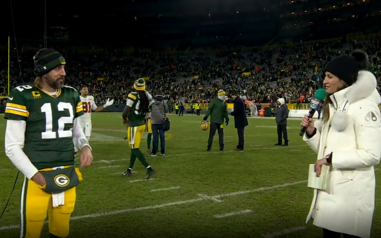 Aaron Rodgers Defends Hugging Erin Andrews After Socially-Distanced ...