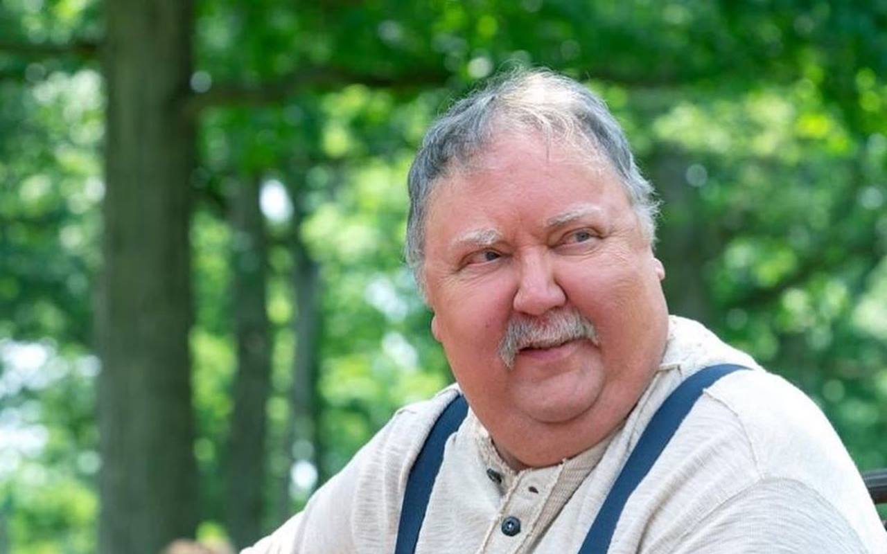 Tributes Pour in for 'Friends' Alum Mike Hagerty After His Passing at 67