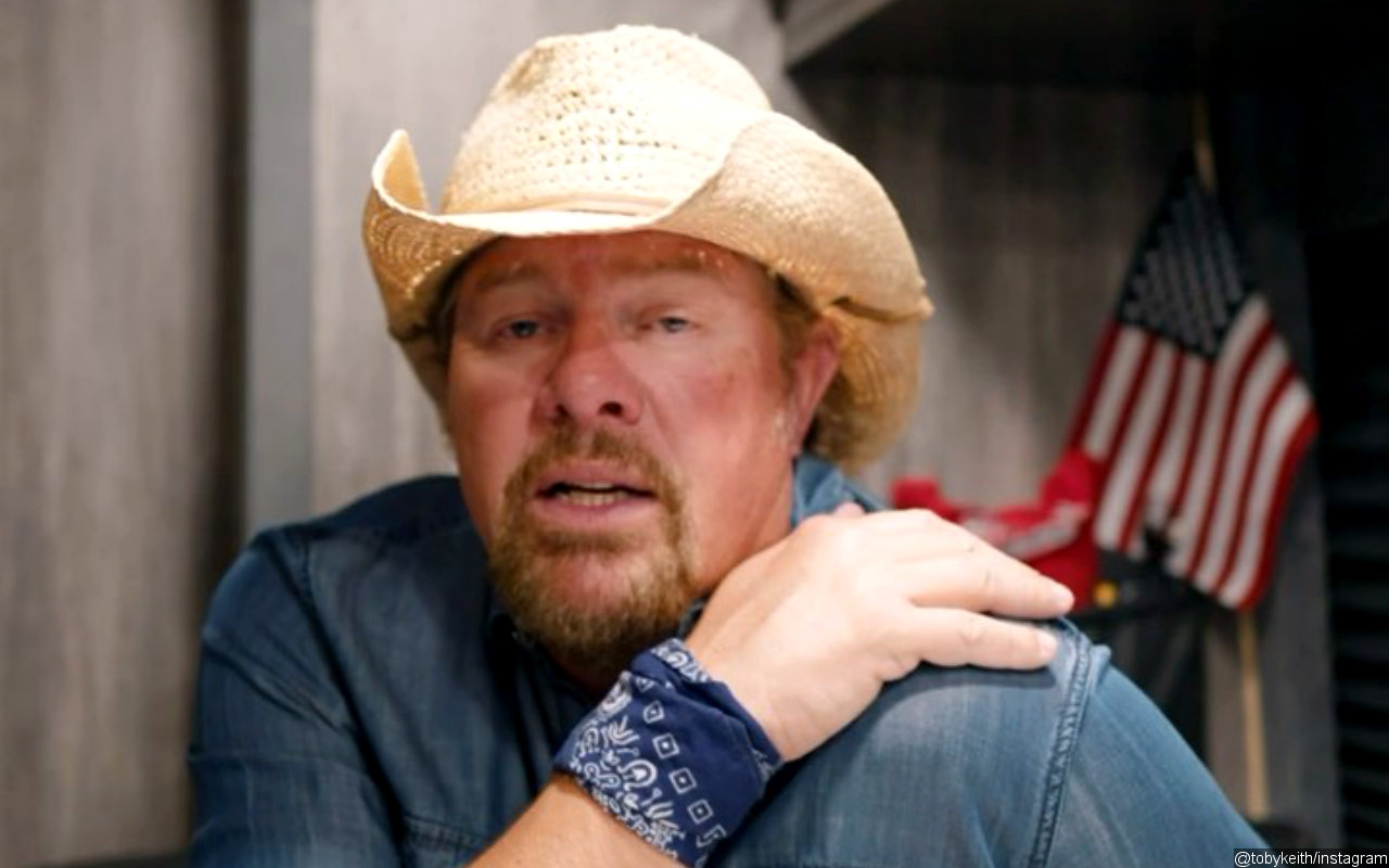 Acm Award Winner Toby Keith Reveals Hes Fighting Stomach Cancer I