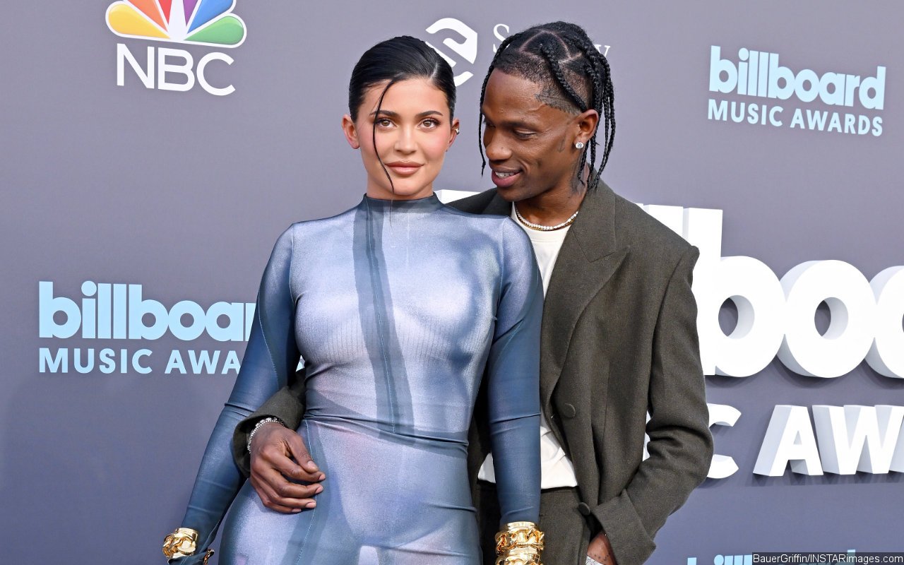 Travis Scott Gives Shout-Out to Kylie Jenner for 'Throwing That A* ...