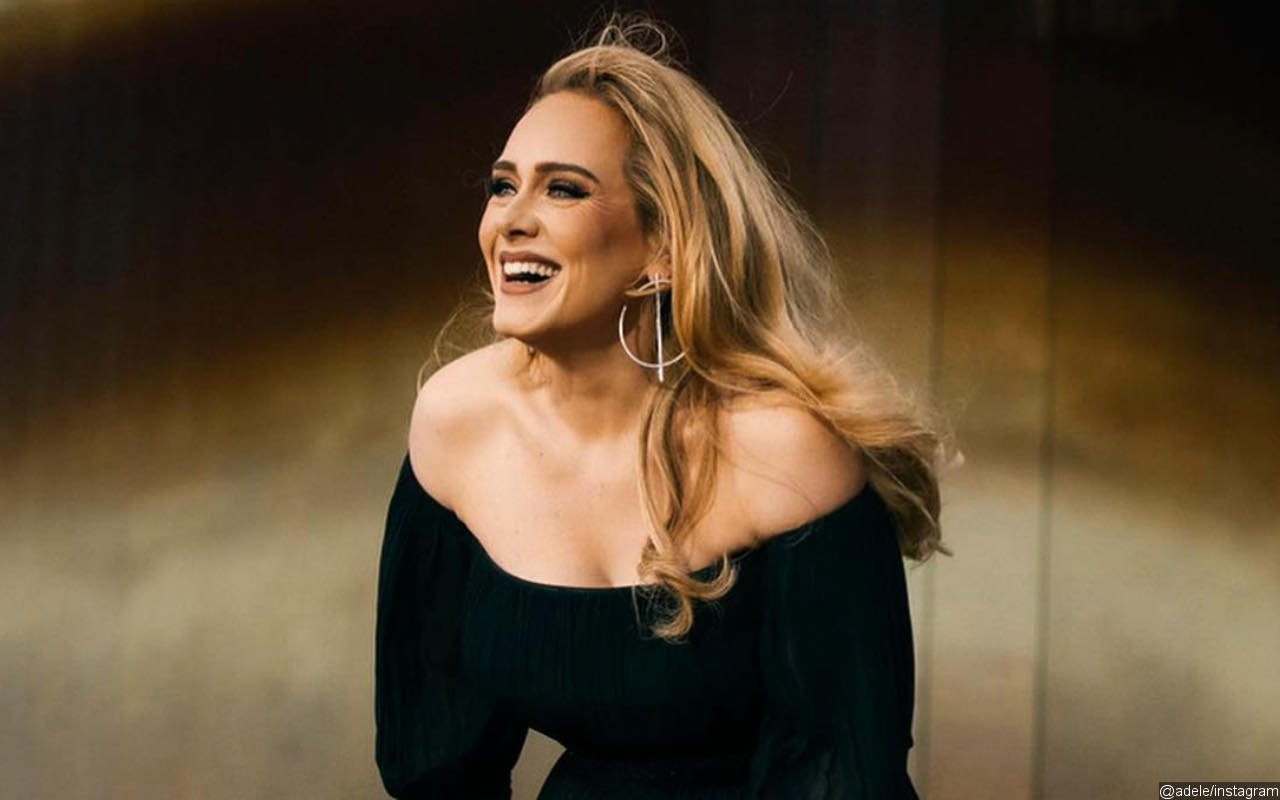 Adele Sparks Lip Fillers Rumors After Being Caught With Eyebrow-Raising ...
