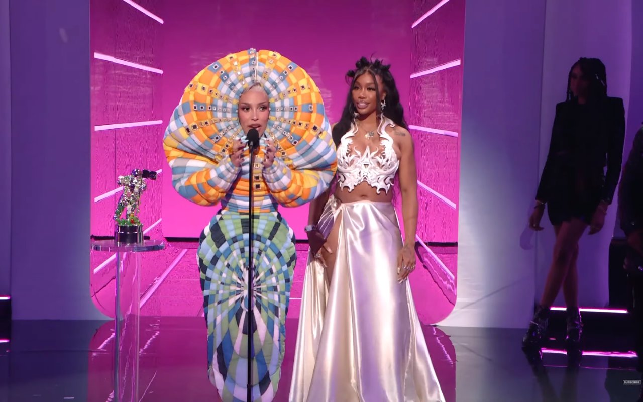 SZA Thrills Fans After Revealing Upcoming Doja Cat Collaboration on New ...