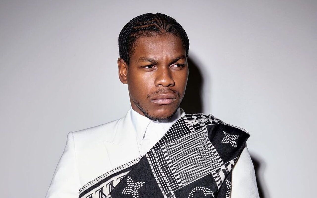John Boyega Doesn't Think James Bond Producers Will Cast Black Actor ...