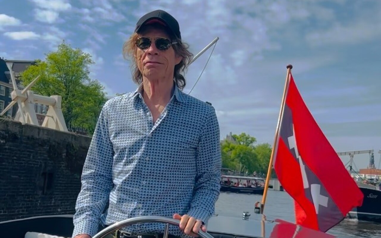 Mick Jagger Switches From 'Mockney' to 'Queen's English' Accent Behind ...