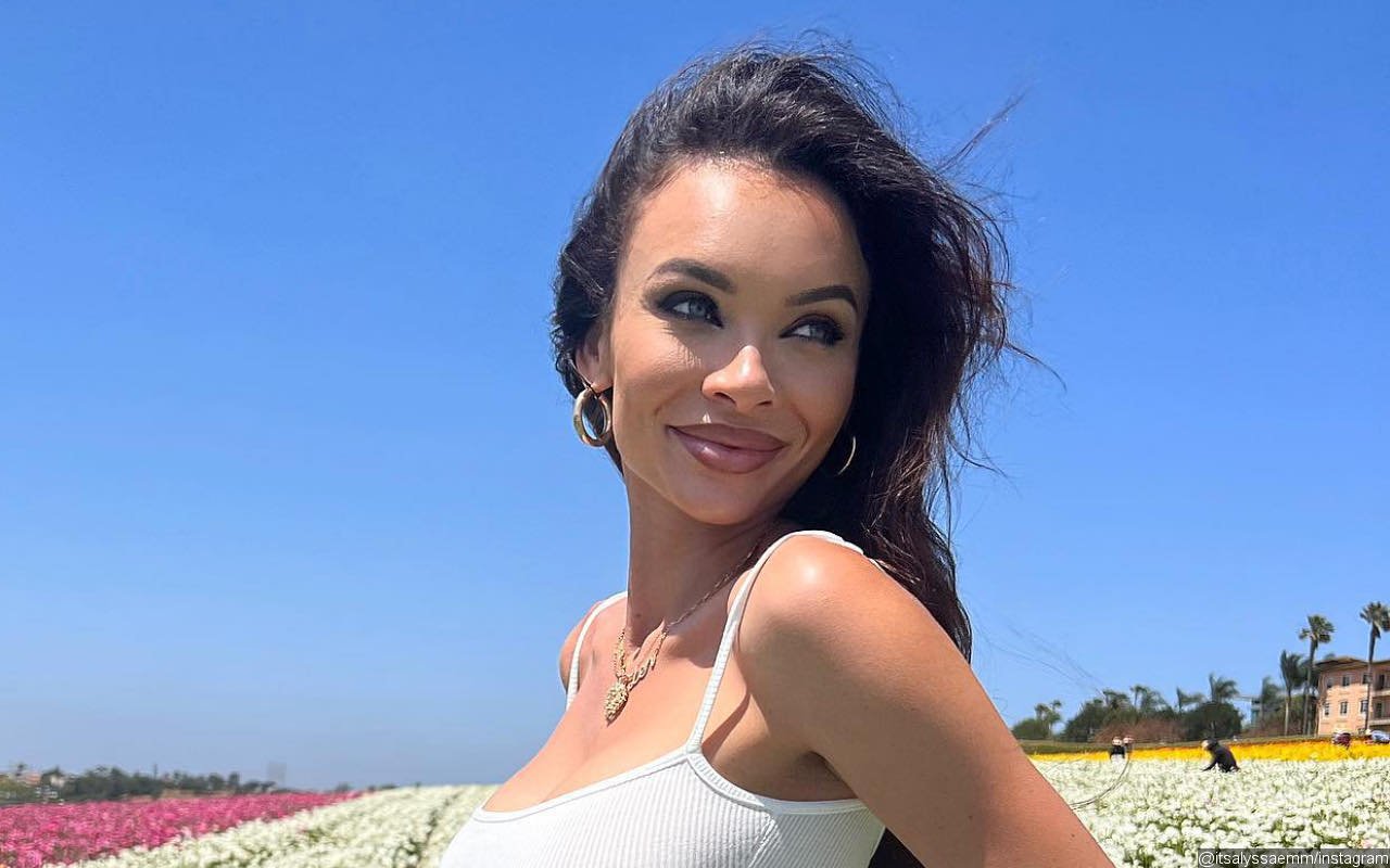 Nick Cannon's BM Alyssa Scott Debuts Baby Bump as She Confirms Third ...