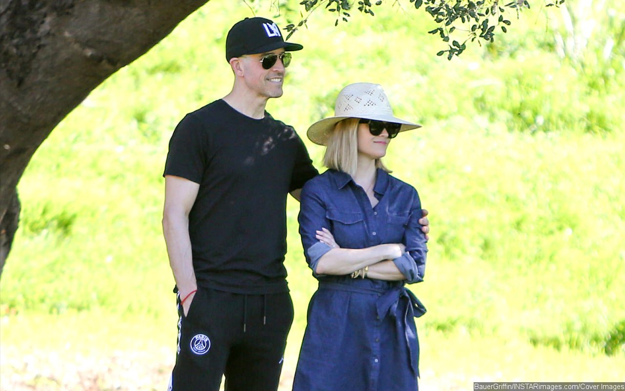 Reese Witherspoon and Husband Jim Toth Reportedly Attend Therapy as ...