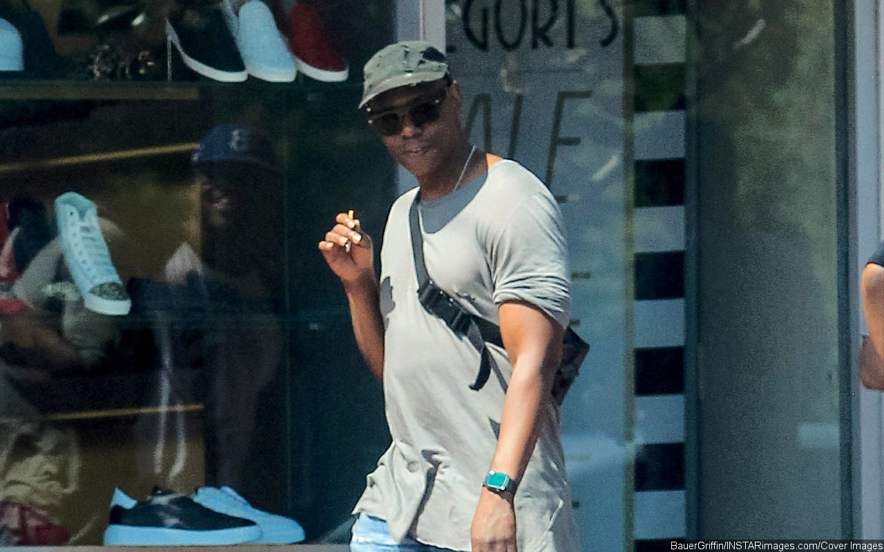 saturday-night-live-writers-boycott-over-dave-chappelle-s-hosting-gig
