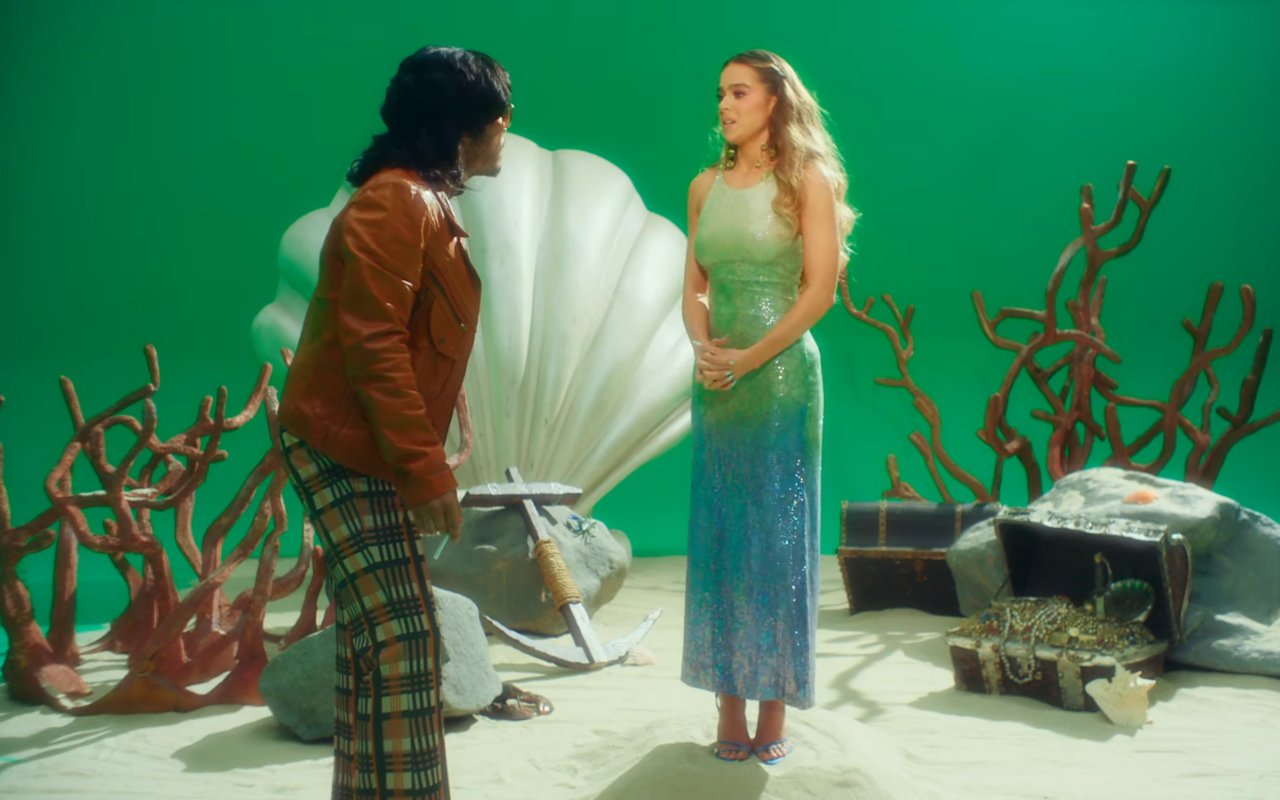 Hailee Steinfeld and Anderson .Paak's 'Coast' Music Video Gives Major ...