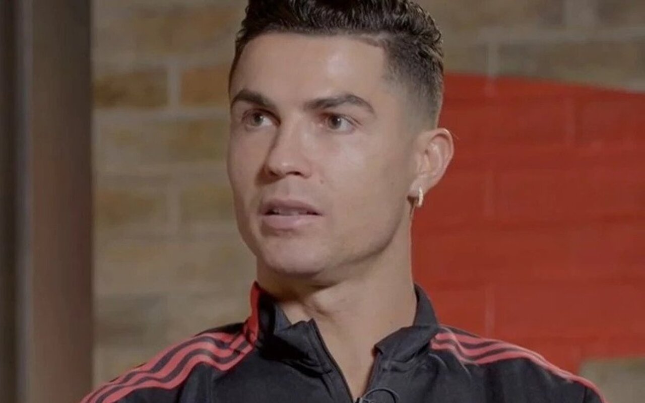 Cristiano Ronaldo Says Talking to Baby Son's Ashes Helps Him Become ...