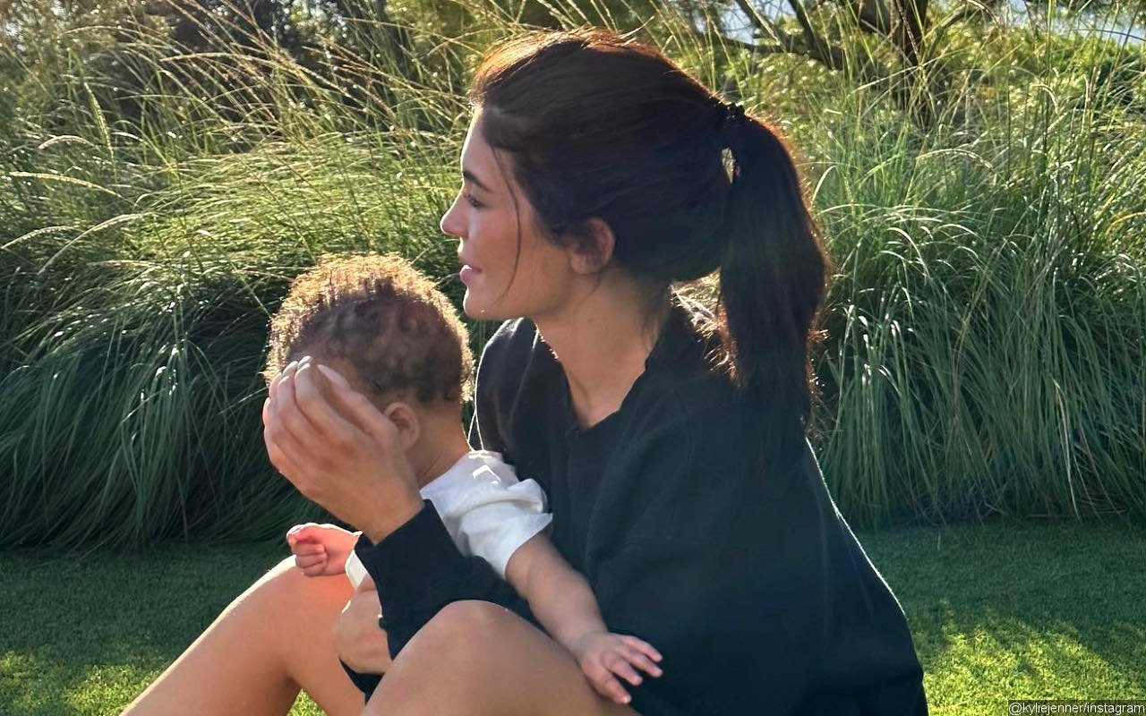 Kylie Jenner Blasts Trolls Accusing Her Of Sharing Sons Pics To Cover