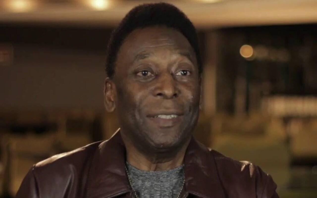 Pele Receives End-of-Life Care as He's No Longer Responding to Cancer ...