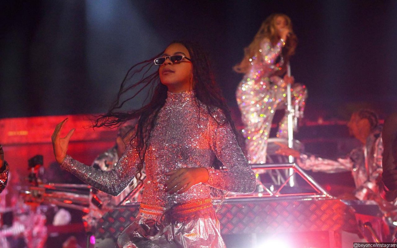 Beyonces Daughter Blue Ivy Surprised By Fans Sign At Renaissance Tour