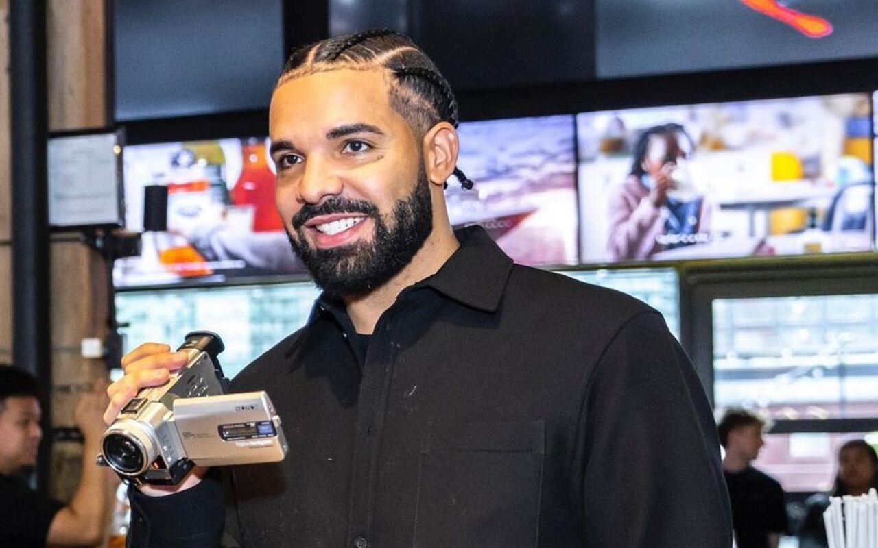 Drake Wows Fans by Performing With Hologram of His Younger Self