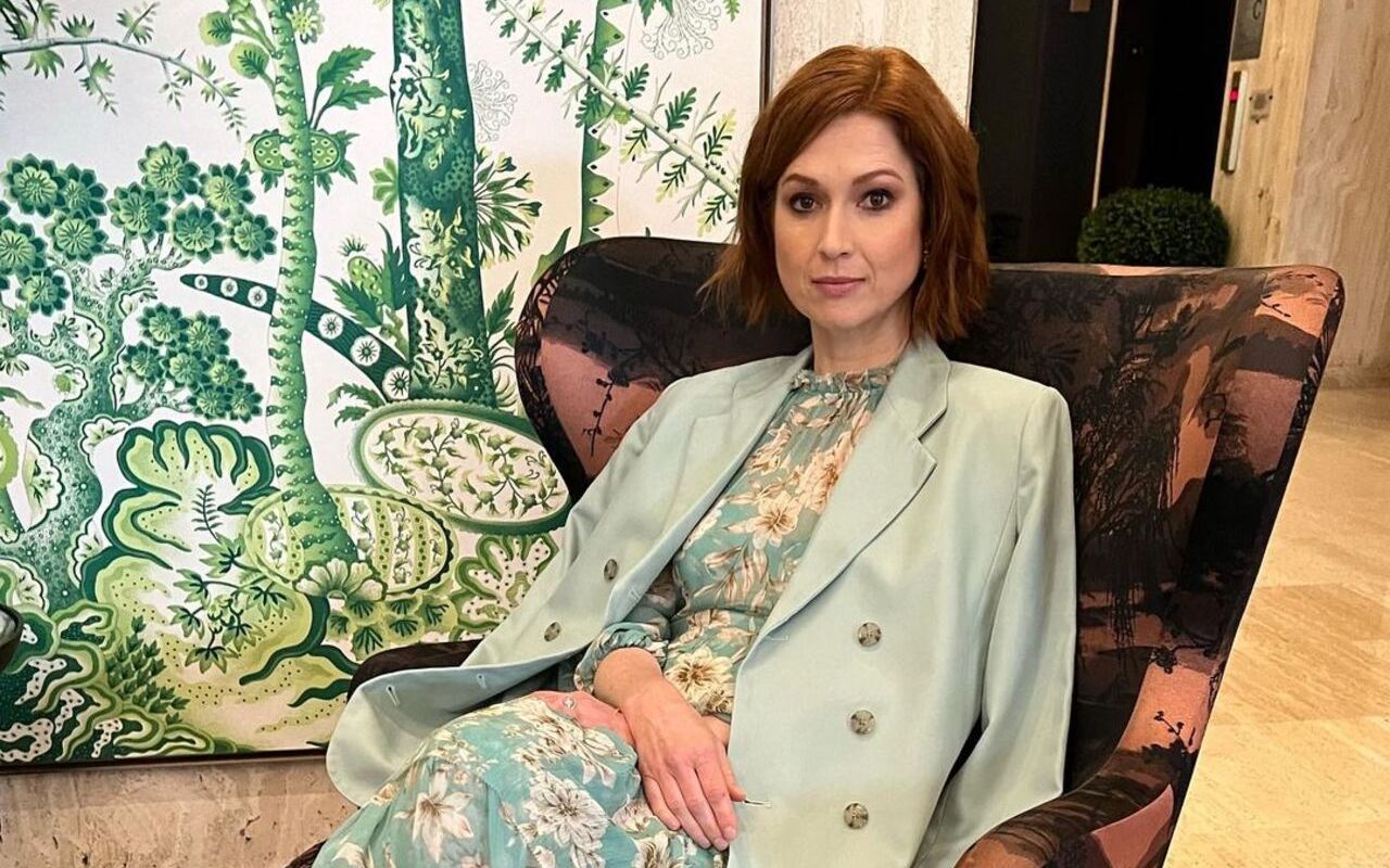 Ellie Kemper Gets Emotional as 'Peter Pan' Story Reminds Her of Her Own ...