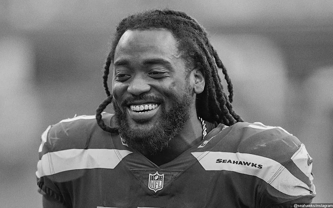 Former NFL Running Back Alex Collins Dies at 28 in Fatal Motorcycle ...