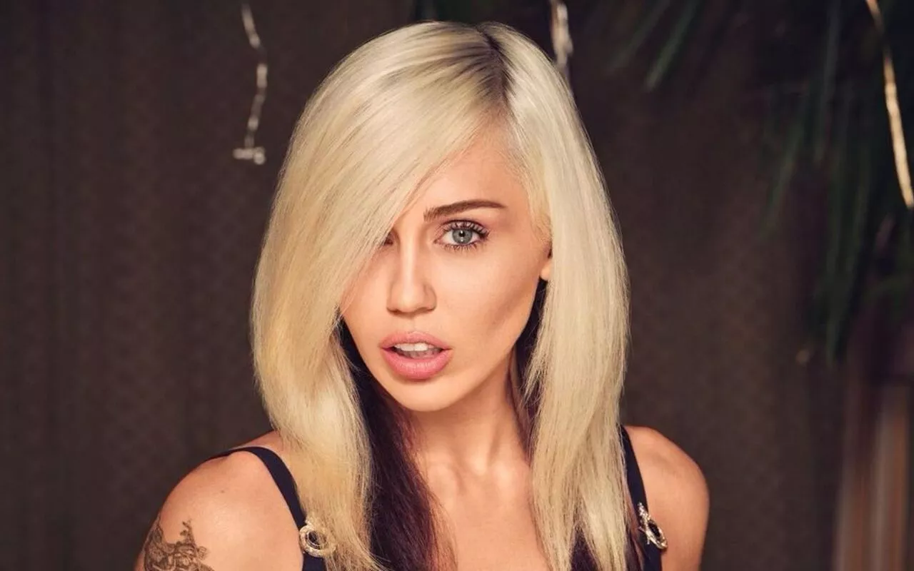 Miley Cyrus Promises to Dish on 'Untold Stories' About Her Life in ...