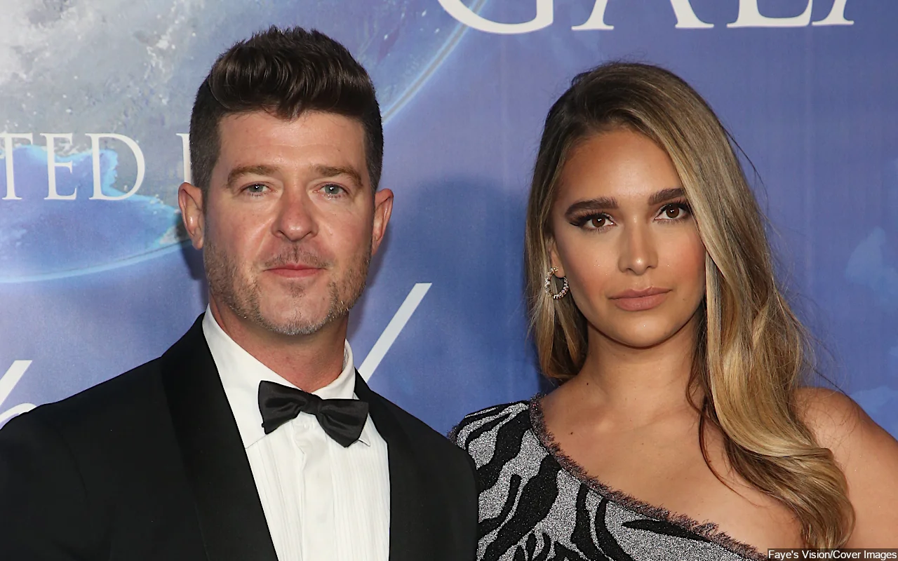 Drunk Robin Thicke Scolded by Fiancee April Love Geary Over His 'Embarrassing' Antics