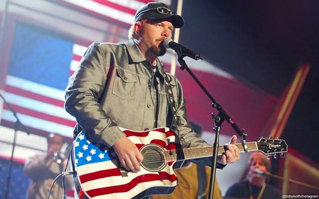 Toby Keith Feels 'Pretty Good' at 2023 People's Choice Country Awards ...