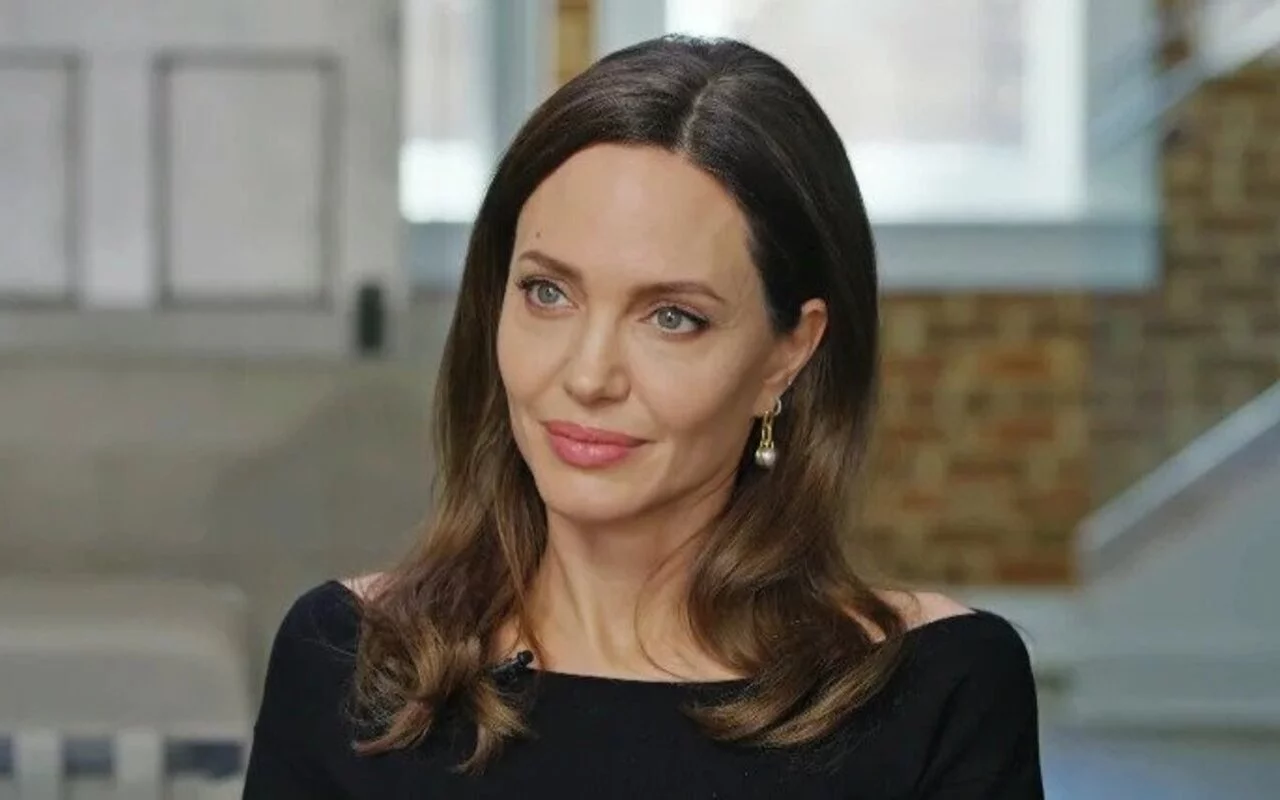 Angelina Jolie Had Quite Dark Fashion Sense As Teen