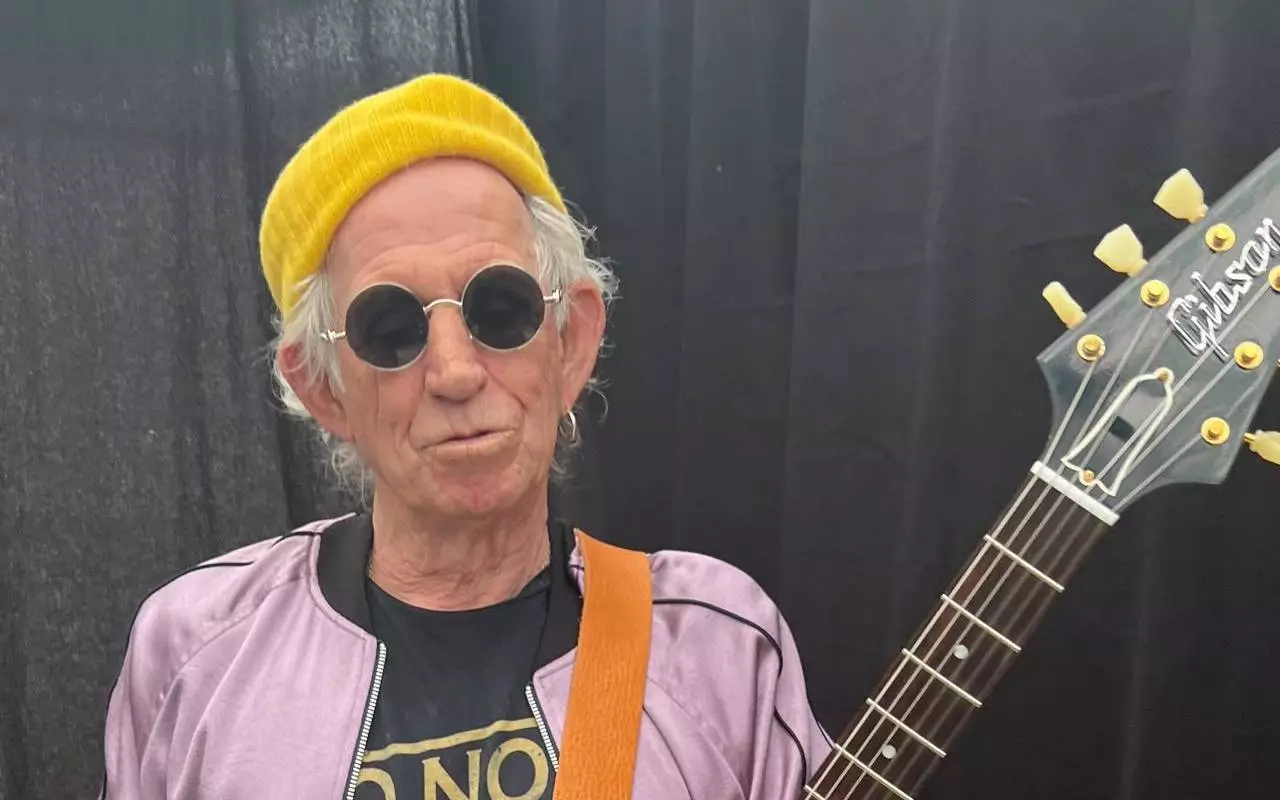 Keith Richards Forced to Change the Way He Plays Guitar Due to Old Age ...