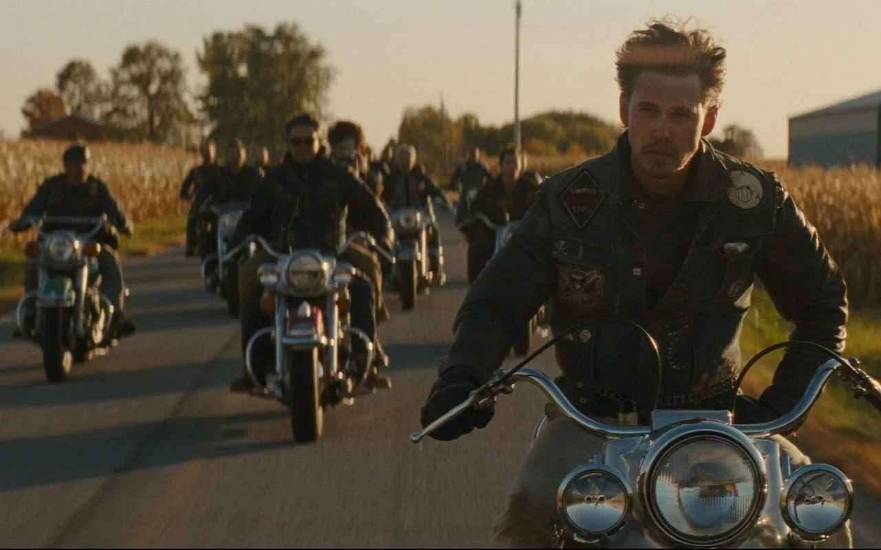 Austin Butler Dishes on Filming Scary Motorcycle Stunts for 'The ...