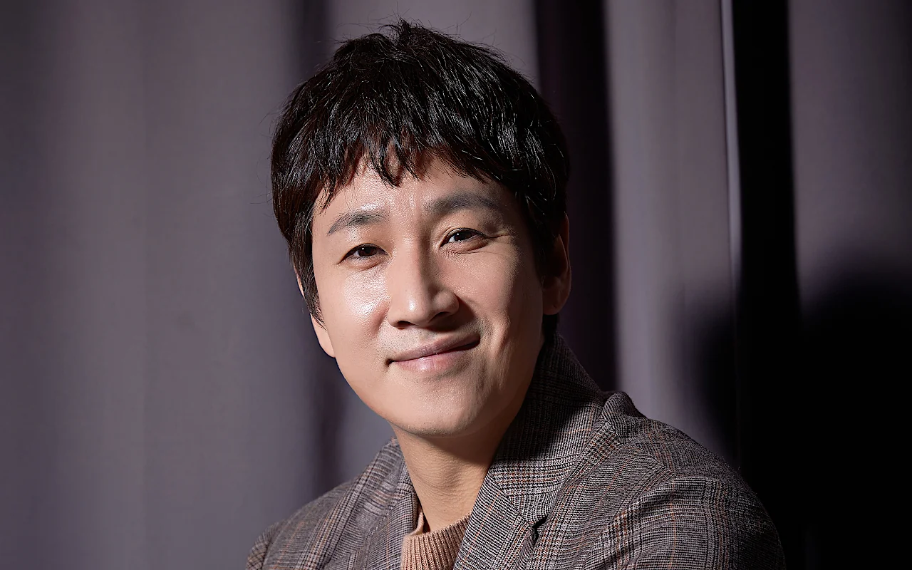 'Parasite' Actor Lee Sun-kyun Dies in Suspected Suicide in a Park