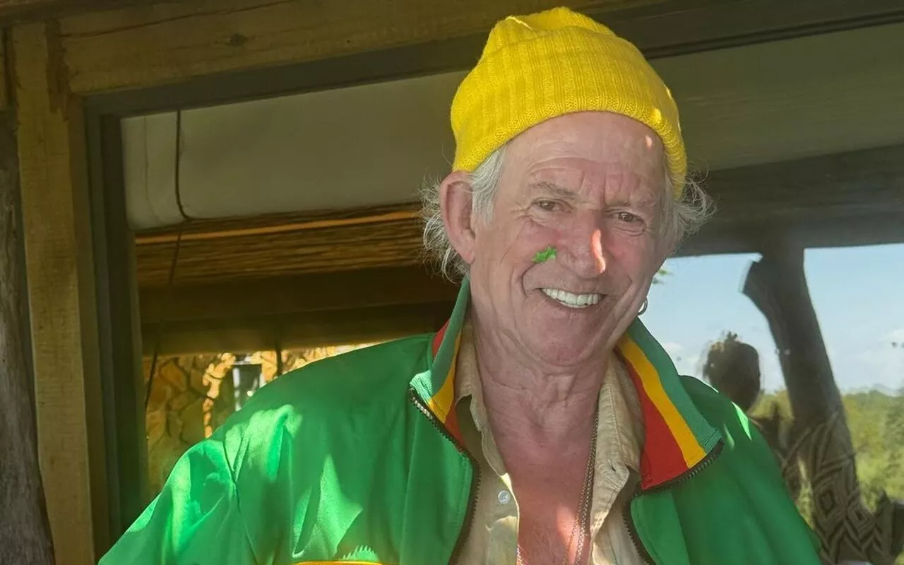 Keith Richards Shares Pic From His 80th Birthday and Christmas ...