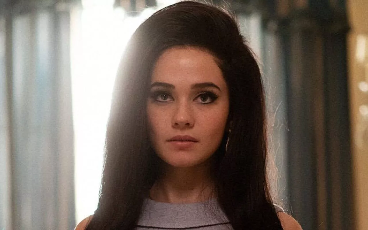 Cailee Spaeny 'Embarrassed' for Needing Special Props to Boost Her Height on Set of 'Priscilla'