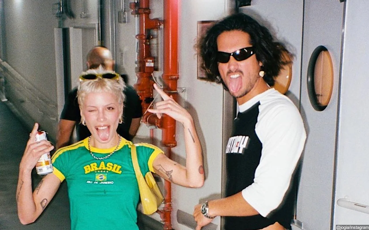 Halsey and Boyfriend Avan Jogia Get Handsy in Rare Sighting at Los ...