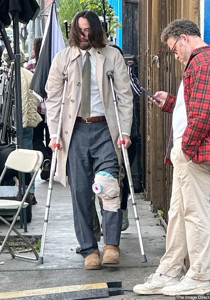 Keanu Reeves Struggles to Walk on Crutches With Ice Pack on His Knee ...